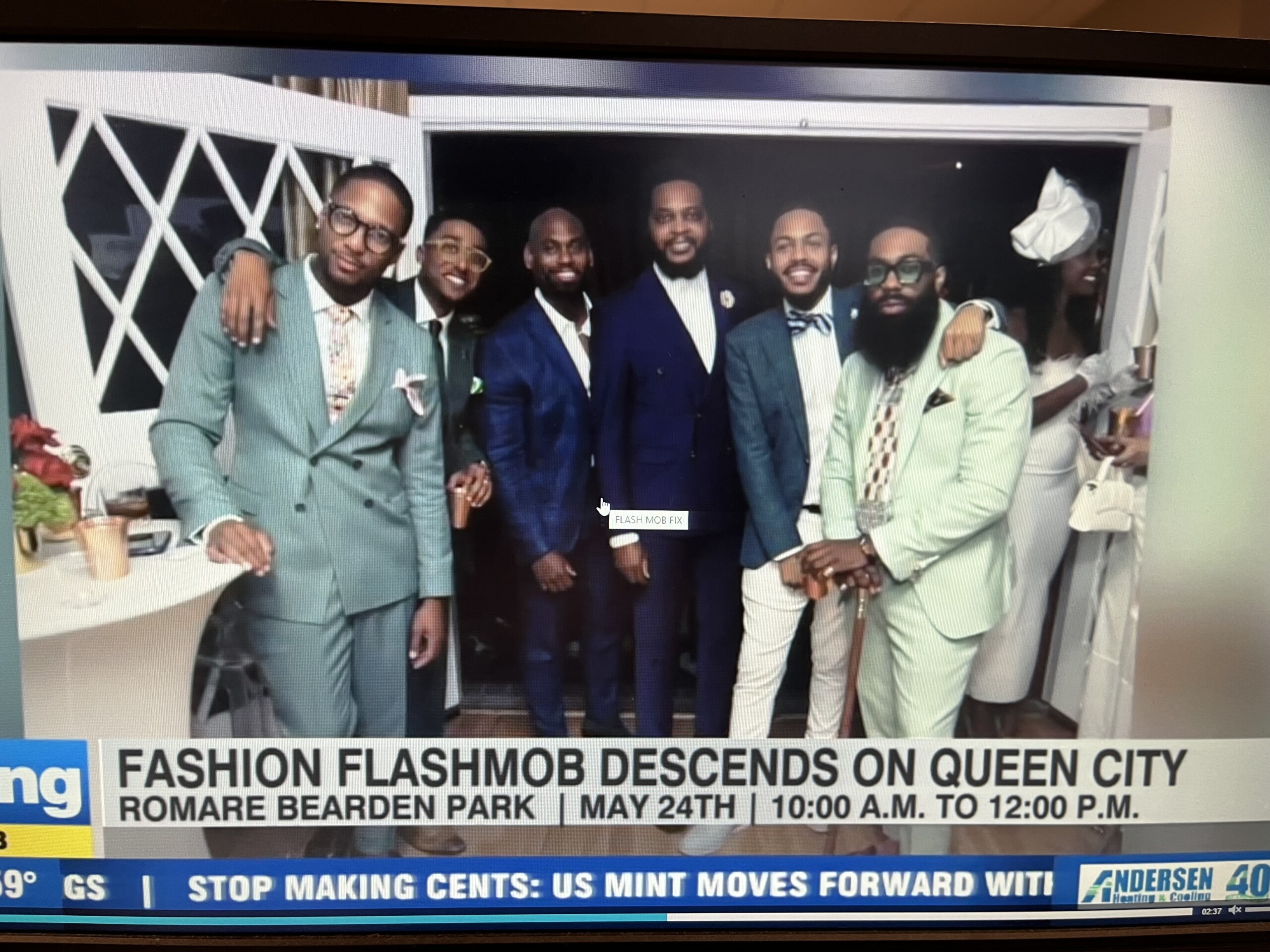 Suit flashmob takeover in Uptown - WCCB Charlotte