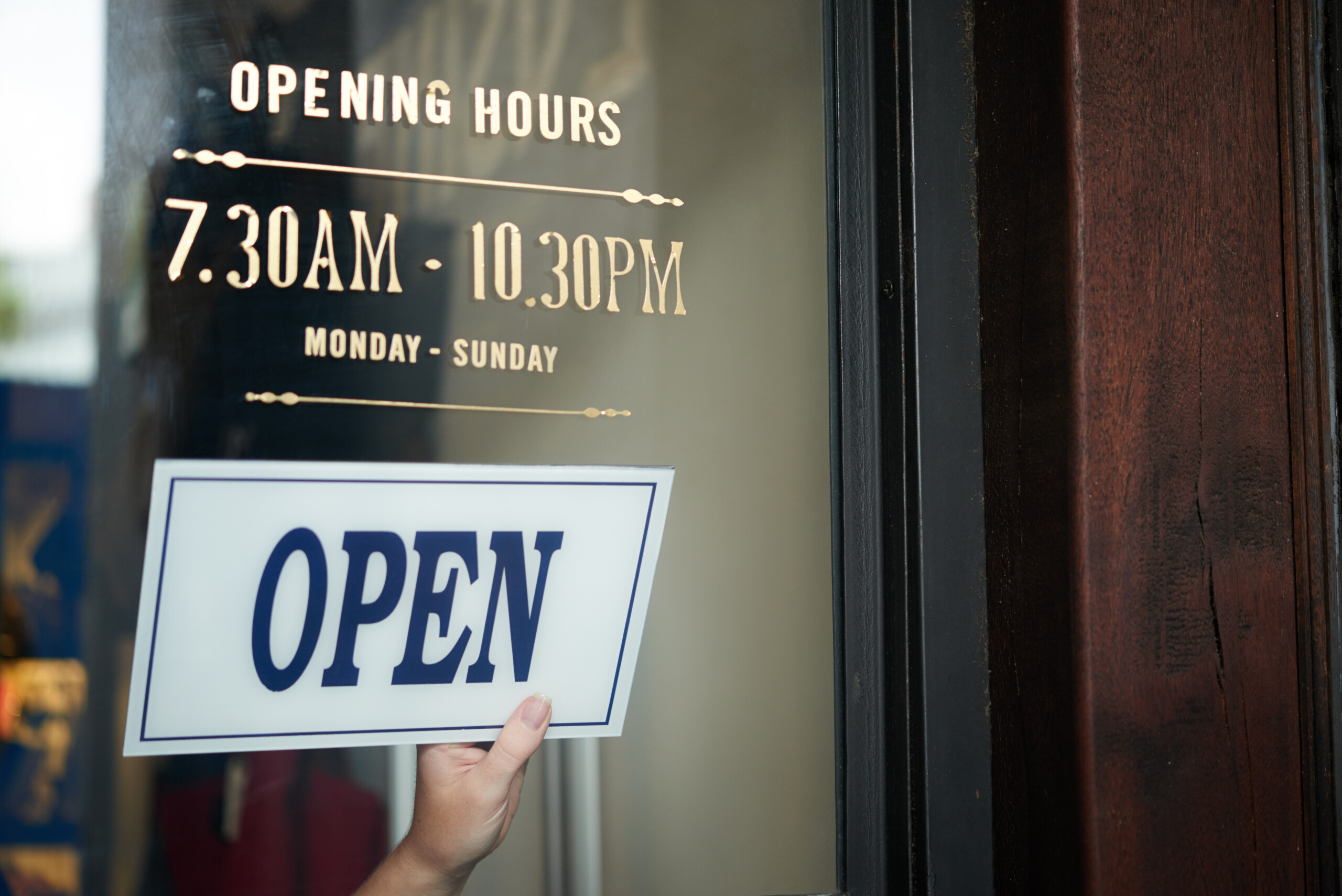 All stores open and closed on Labor Day, According to shopping experts ...